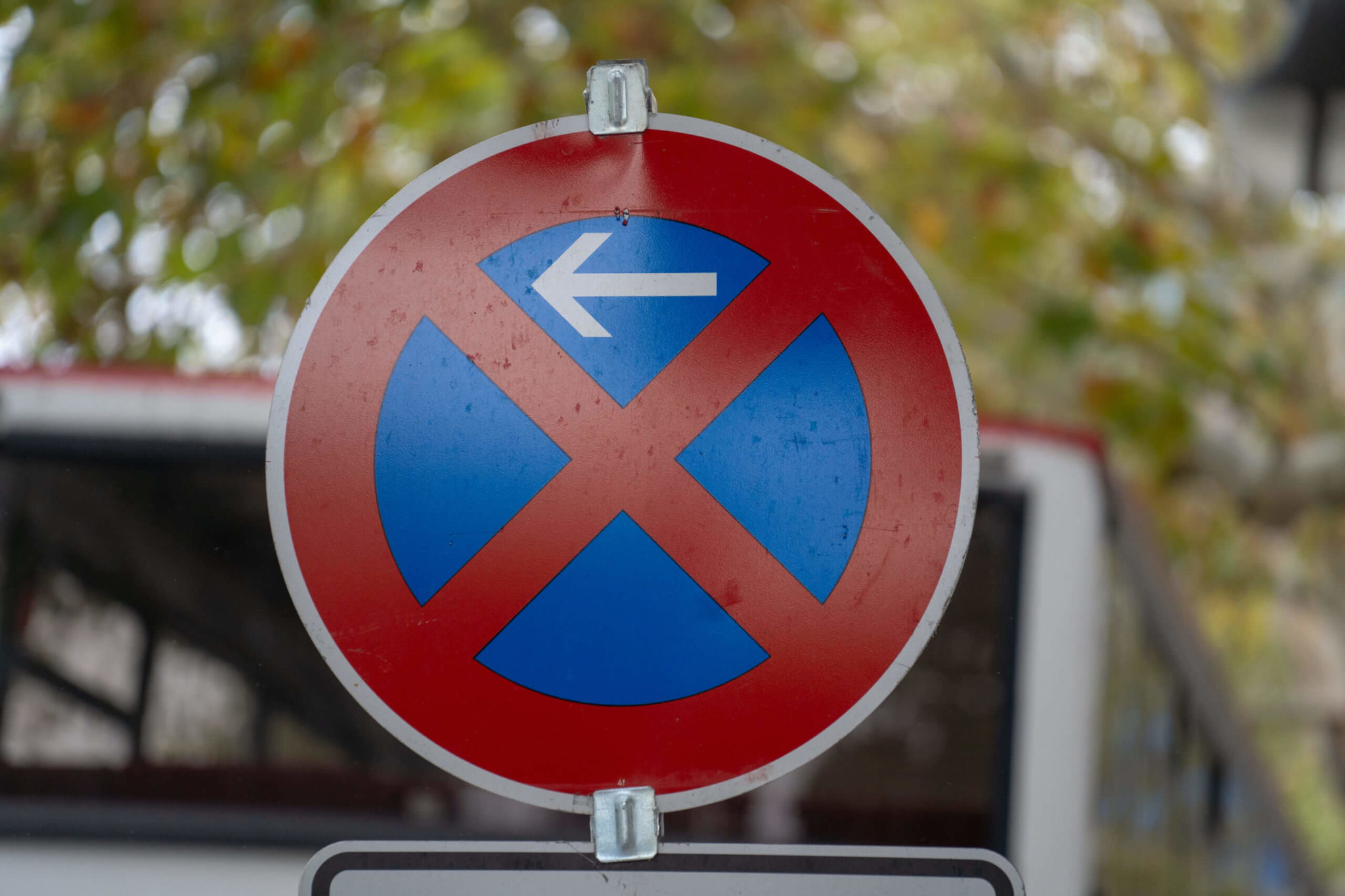 Haltverbotsschilder und deren Unterschiede | Verkehrsschilder-Discounter