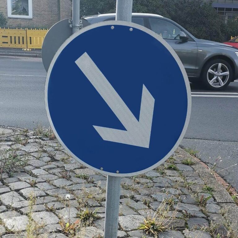Vorschriftzeichen VZ 222, Vorgeschriebene Vorbeifahrt - rechts vorbei ...